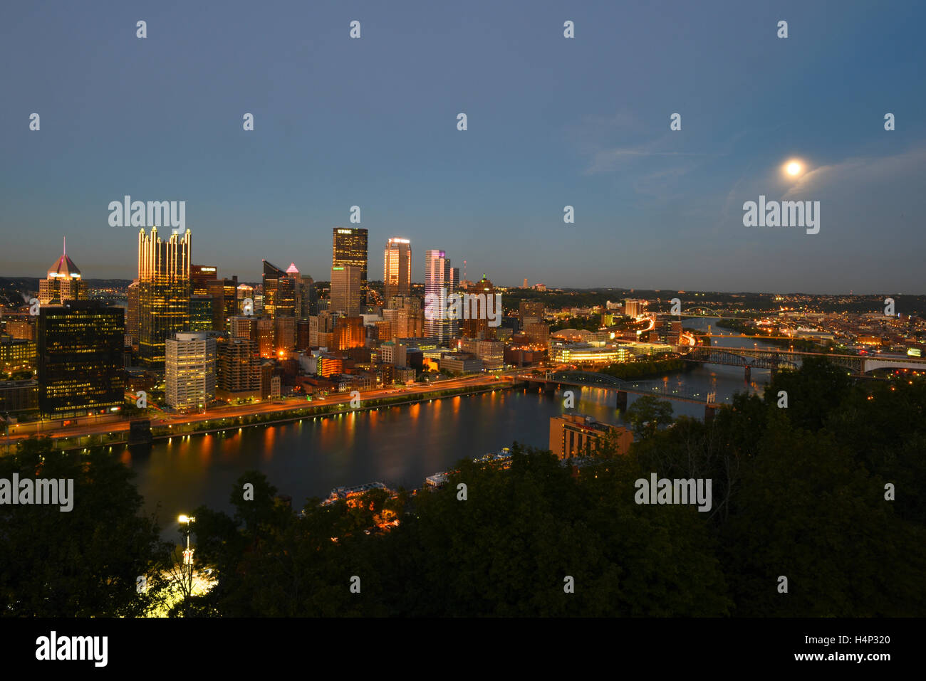 Pittsburgh skyline full moon hi-res stock photography and images - Alamy