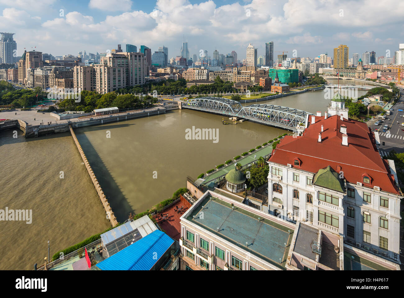 Cityscape, Suzhou Creek, old iron Waibaidu Bridge (Garden Bridge) and ...