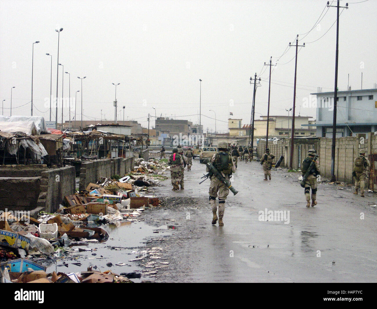 22nd November 2004 U.S. Army & Iraqi soldiers on the streets of Mosul's ...