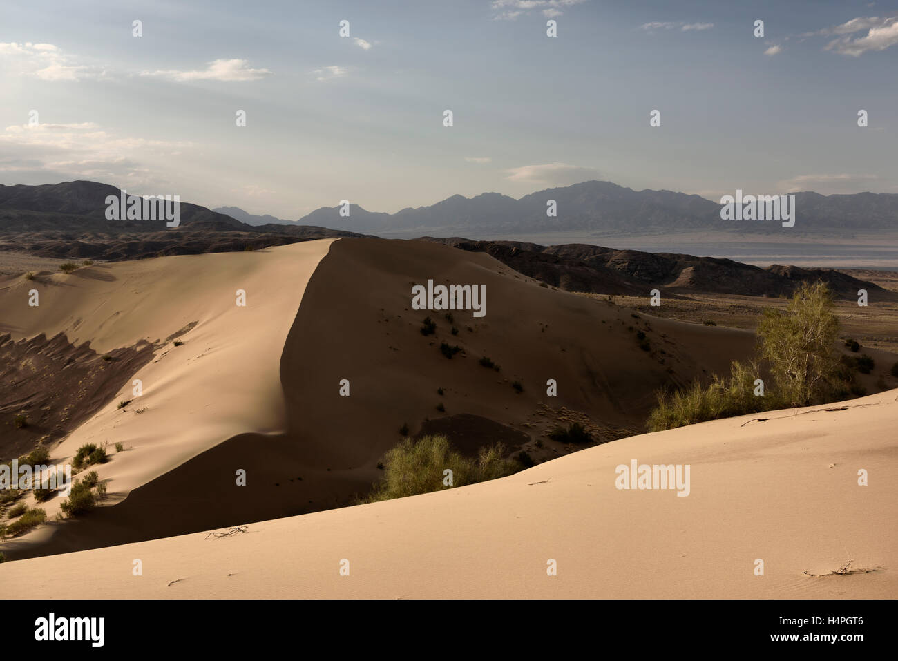 Singing sand mountain hi-res stock photography and images - Alamy