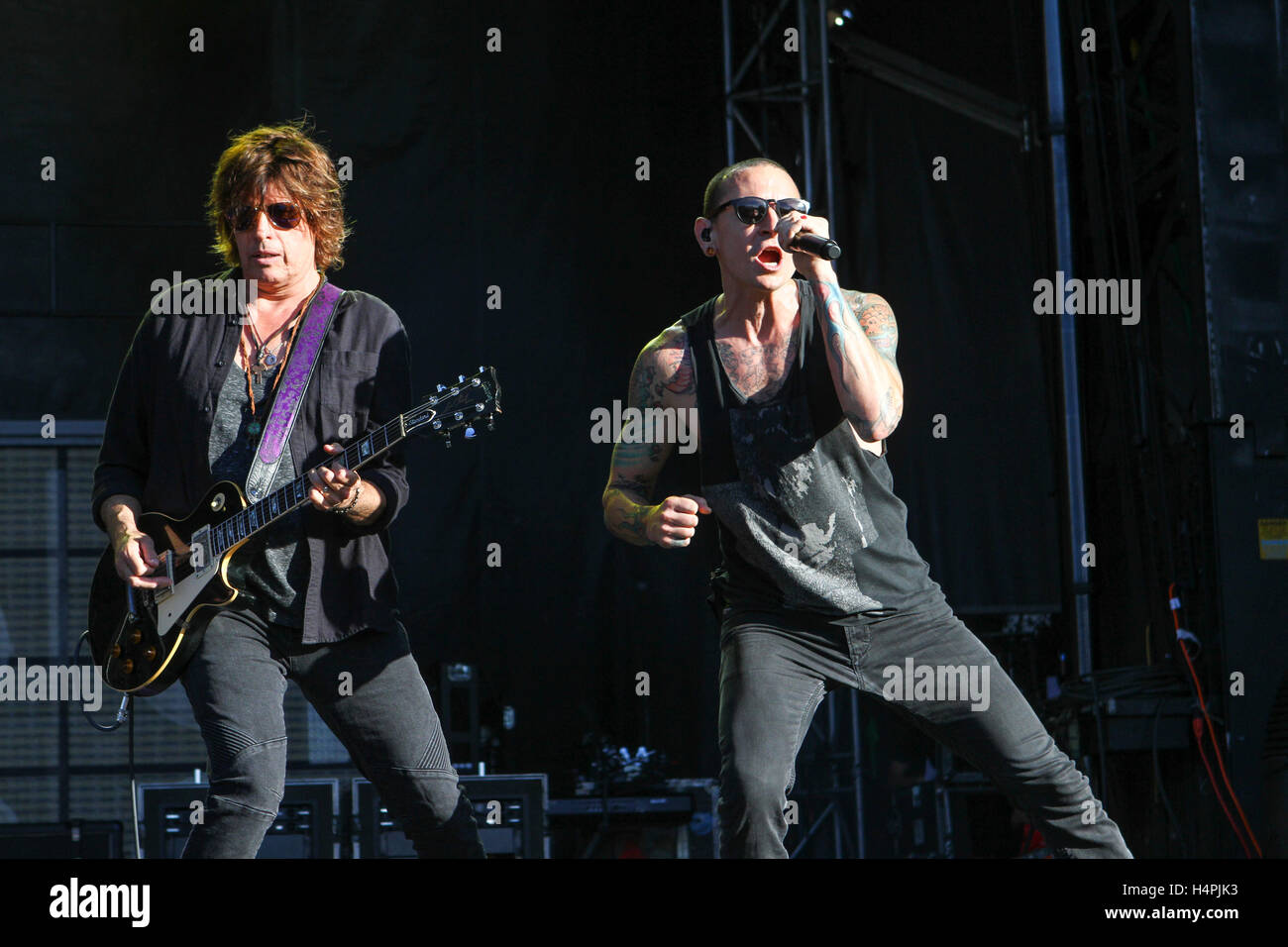 Chester bennington monster hi-res stock photography and images - Alamy