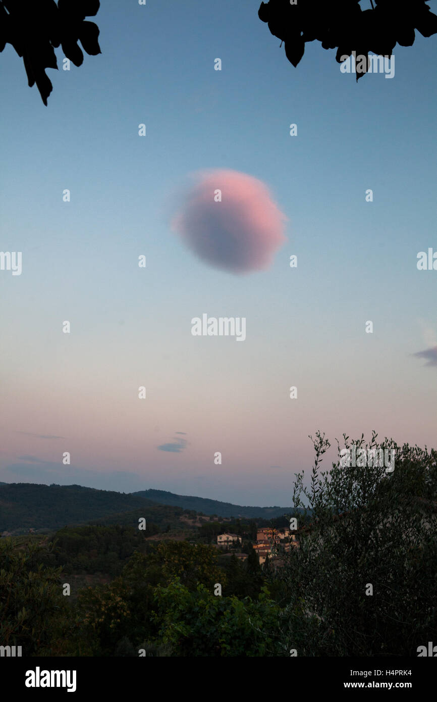 Cloud single circular hi-res stock photography and images - Alamy