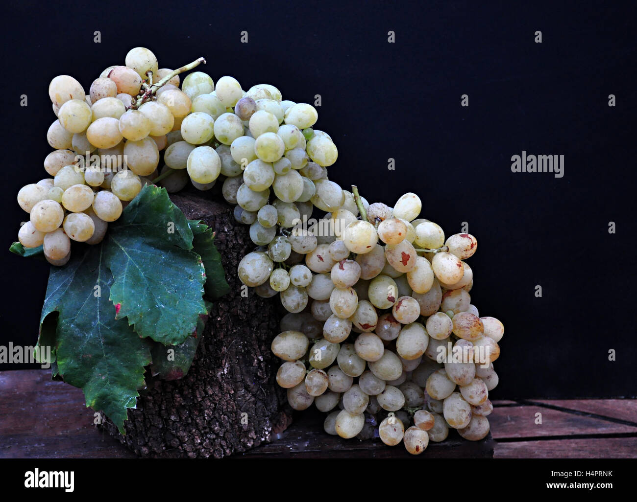 golden grapes bunch Stock Photo - Alamy