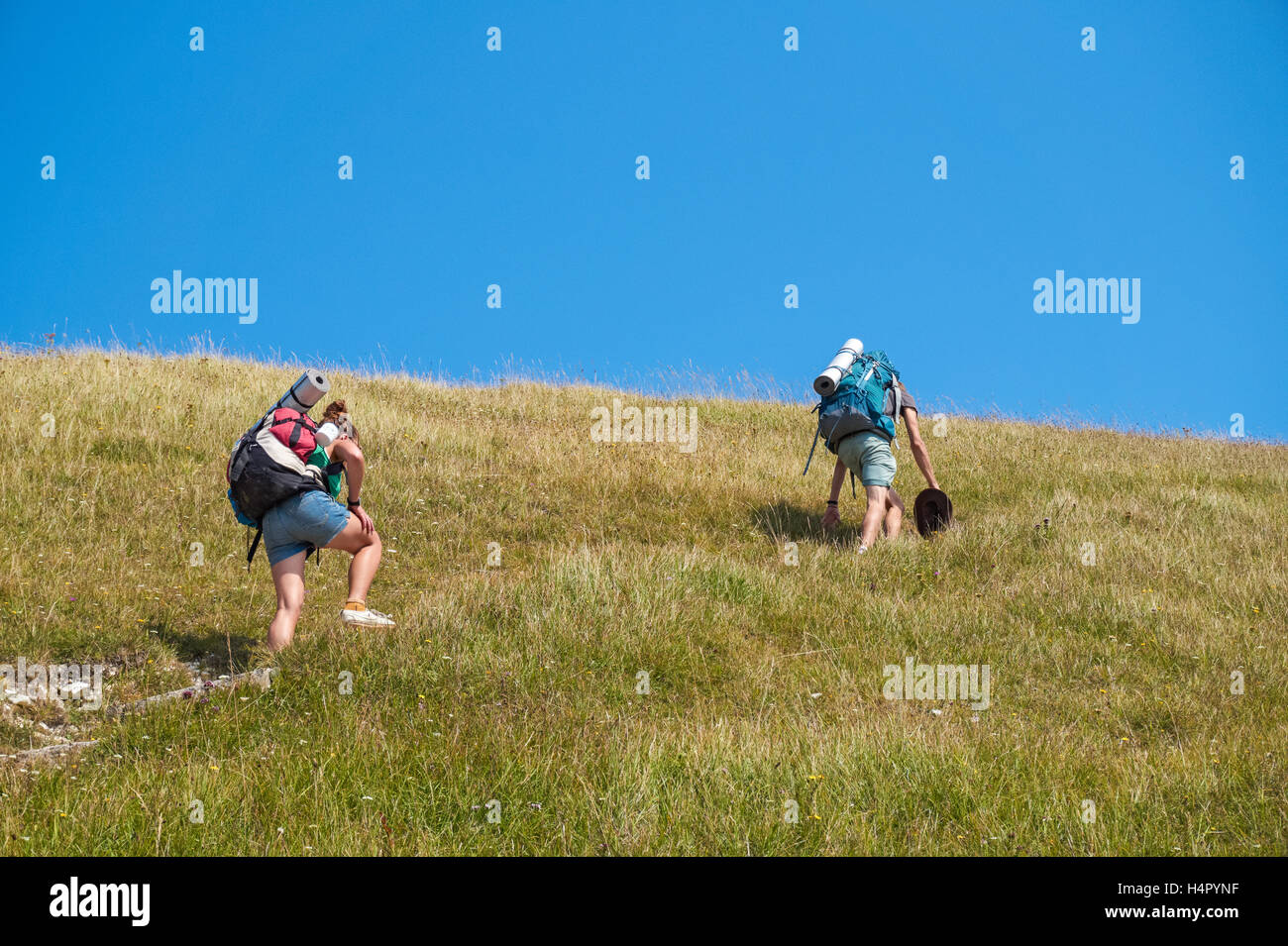 British backpacker couple hi-res stock photography and images - Alamy