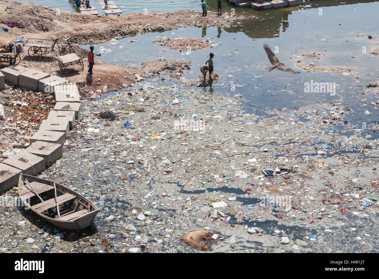 Children playing in filthy and polluted River Sabarmati in the centre ...