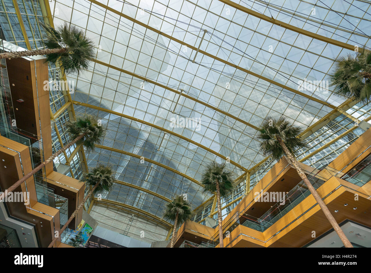 Glass ceiling atrium hi-res stock photography and images - Alamy