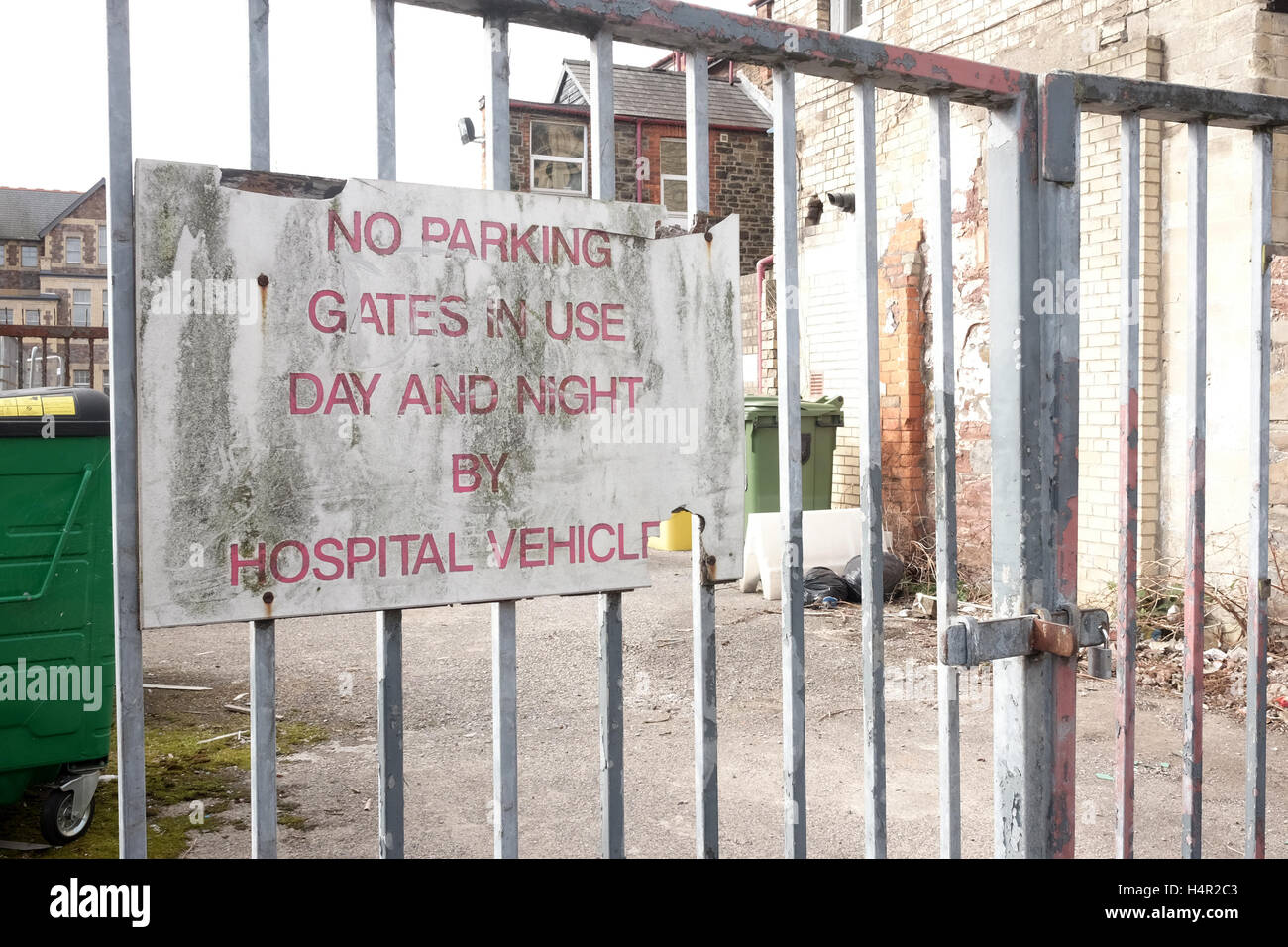 Hospital closed sign hi-res stock photography and images - Alamy