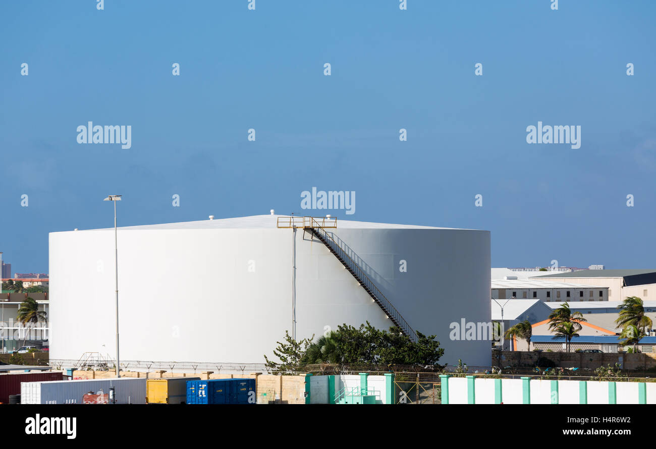 Aruba oil refinery hi-res stock photography and images - Alamy