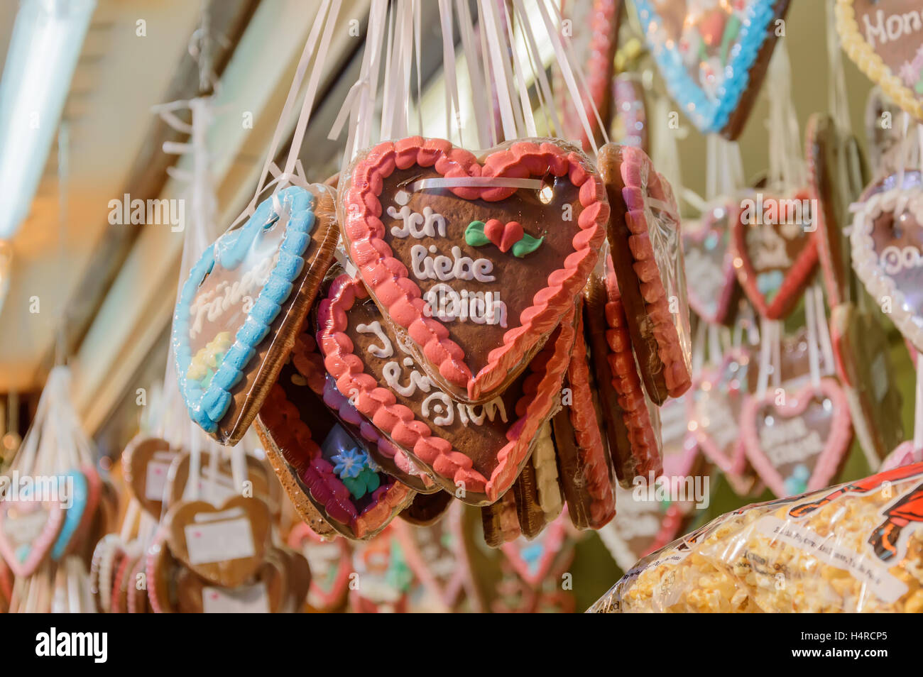 Gingerbread hearts at christmas market in germany hi-res stock ...