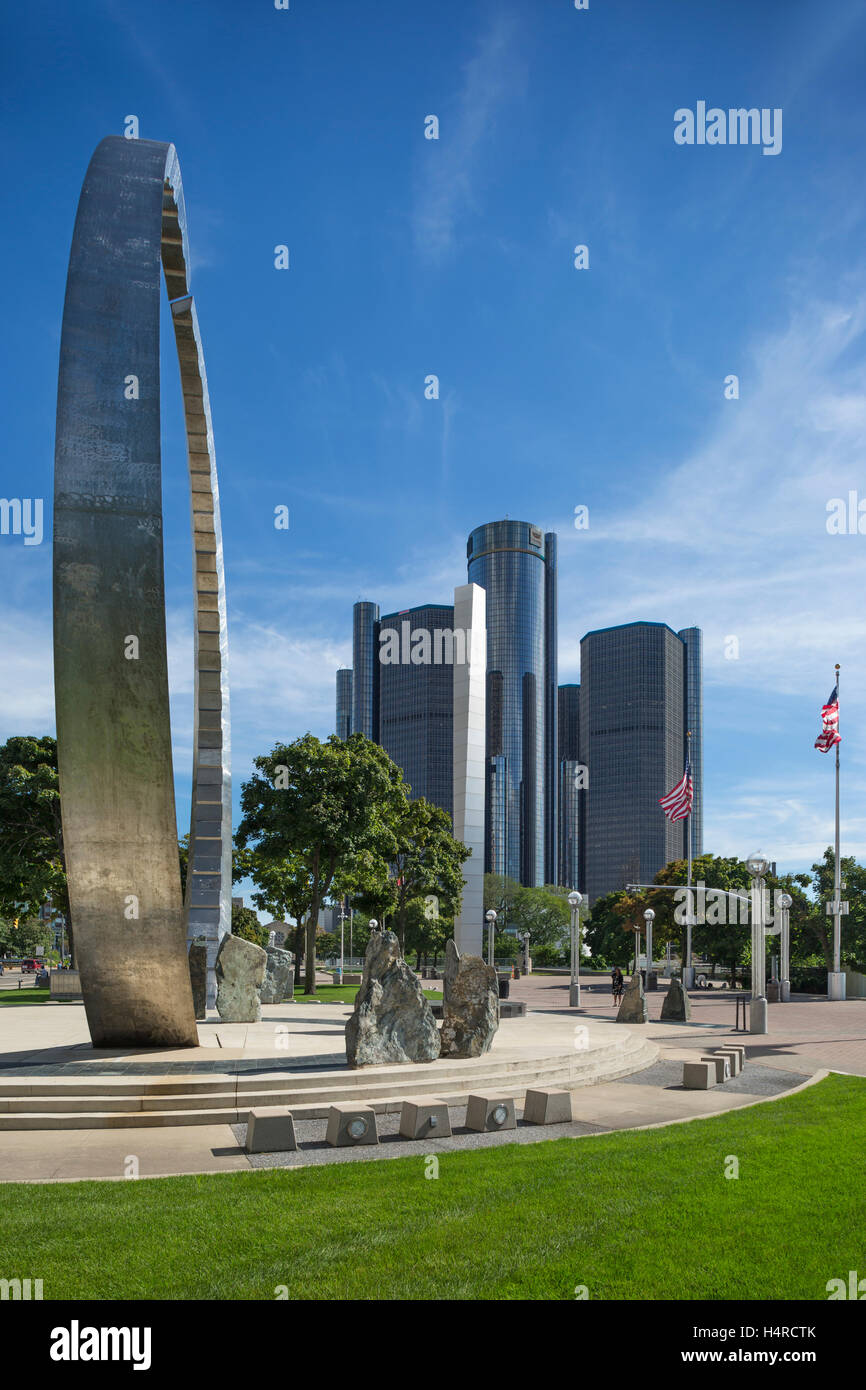 TRANSCENDING LABOR LEGACY MONUMENT ARCH (©DAVID BARR/SERGIO DI GIUSTI ...