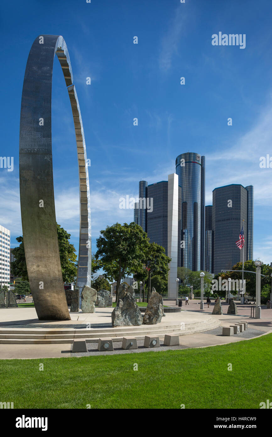 TRANSCENDING LABOR LEGACY MONUMENT ARCH (©DAVID BARR/SERGIO DI GIUSTI ...