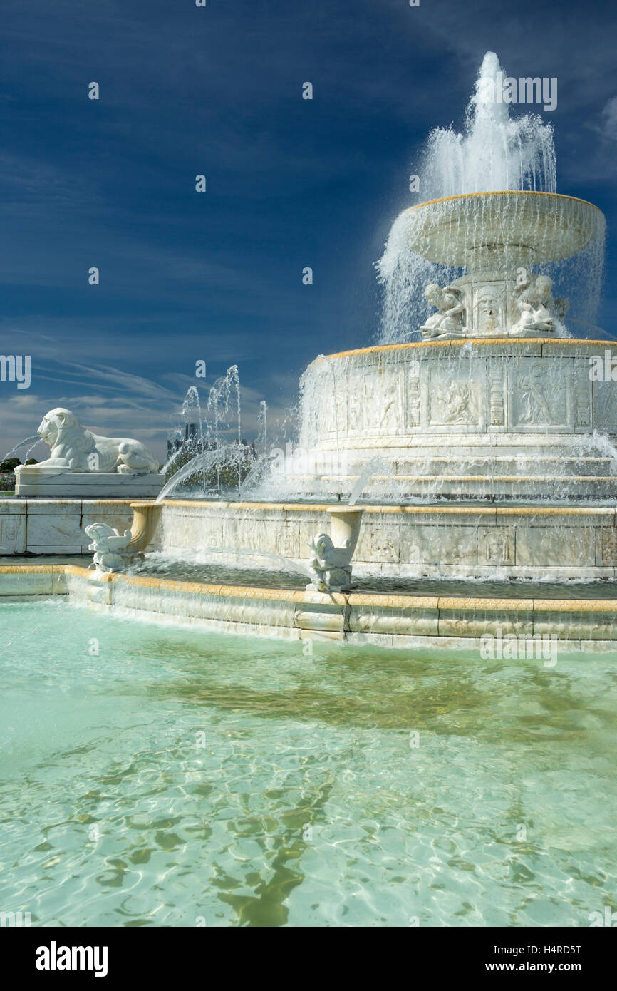 JAMES SCOTT MEMORIAL FOUNTAIN (©CASS GILBERT / HERBERT ADAMS 1925 ...