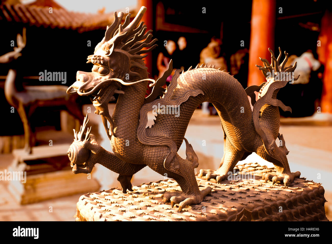 Chinese Dragon Sculpture Stock Photo - Alamy