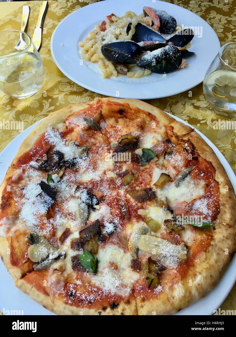 Fresh Italian pizza Stock Photo - Alamy