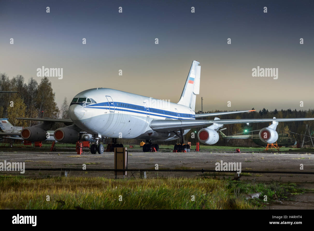 Aircraft parking hi-res stock photography and images - Alamy
