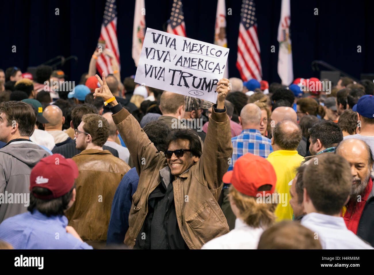 Chicago supporter hi-res stock photography and images - Alamy