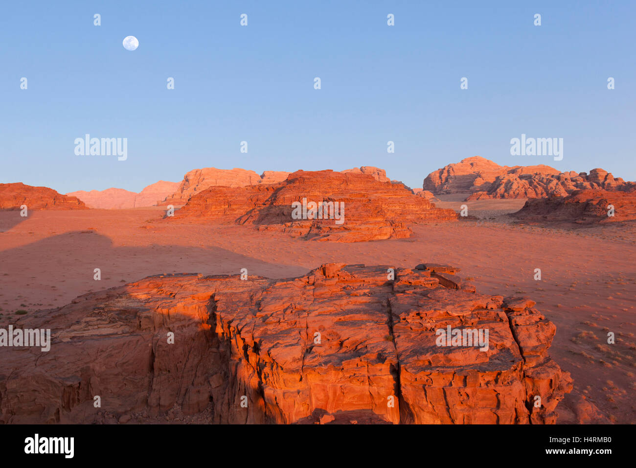 Sunset landscape in the Wadi Rum desert. Jordan Stock Photo - Alamy