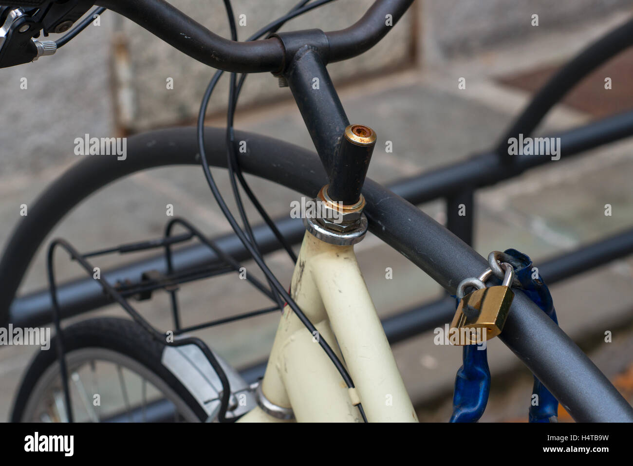 iron lock on a old bicycle Stock Photo - Alamy