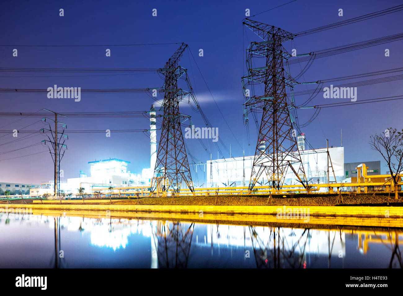 Night pylon hi-res stock photography and images - Alamy