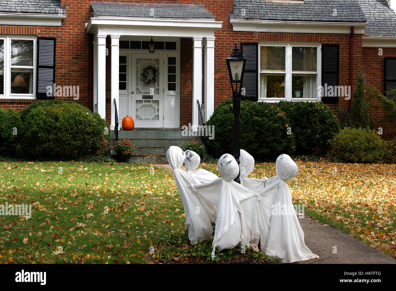 Ghosts circling around a lamppost in the front yard Stock Photo - Alamy