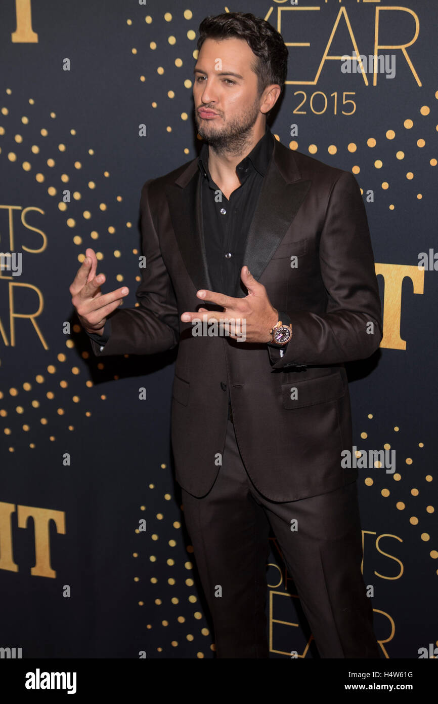 Luke Bryan arrives on the red carpet at the 2015 CMT Artists of the ...