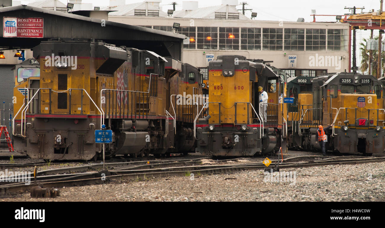 Diesel locomotive maintenance facility hi-res stock photography and ...