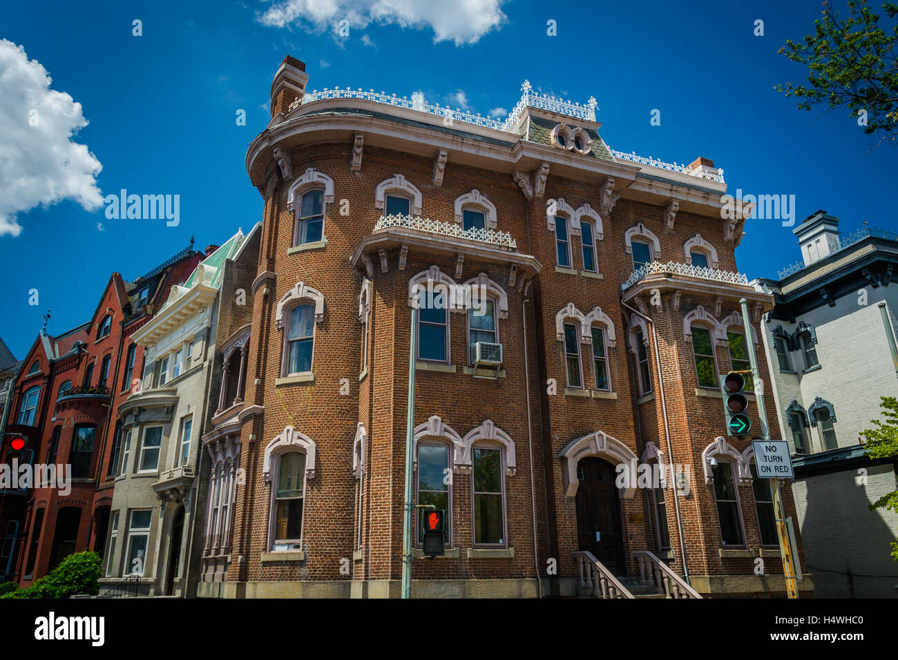 Perspective along row of houses hi-res stock photography and images - Alamy
