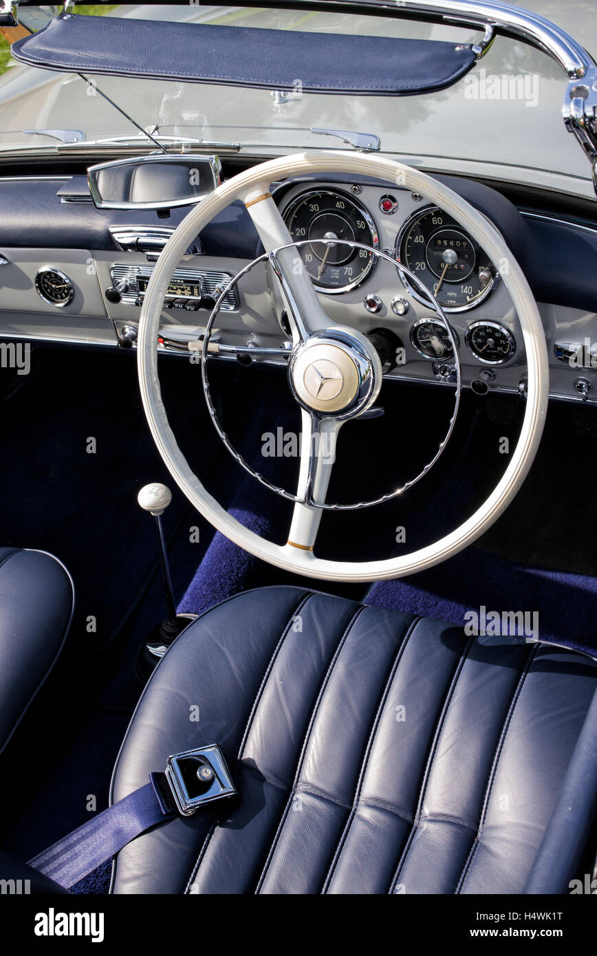Dashboard mercedes 190sl hi-res stock photography and images - Alamy Dashboard mercedes 190sl hi-res stock photography and images - Alamy