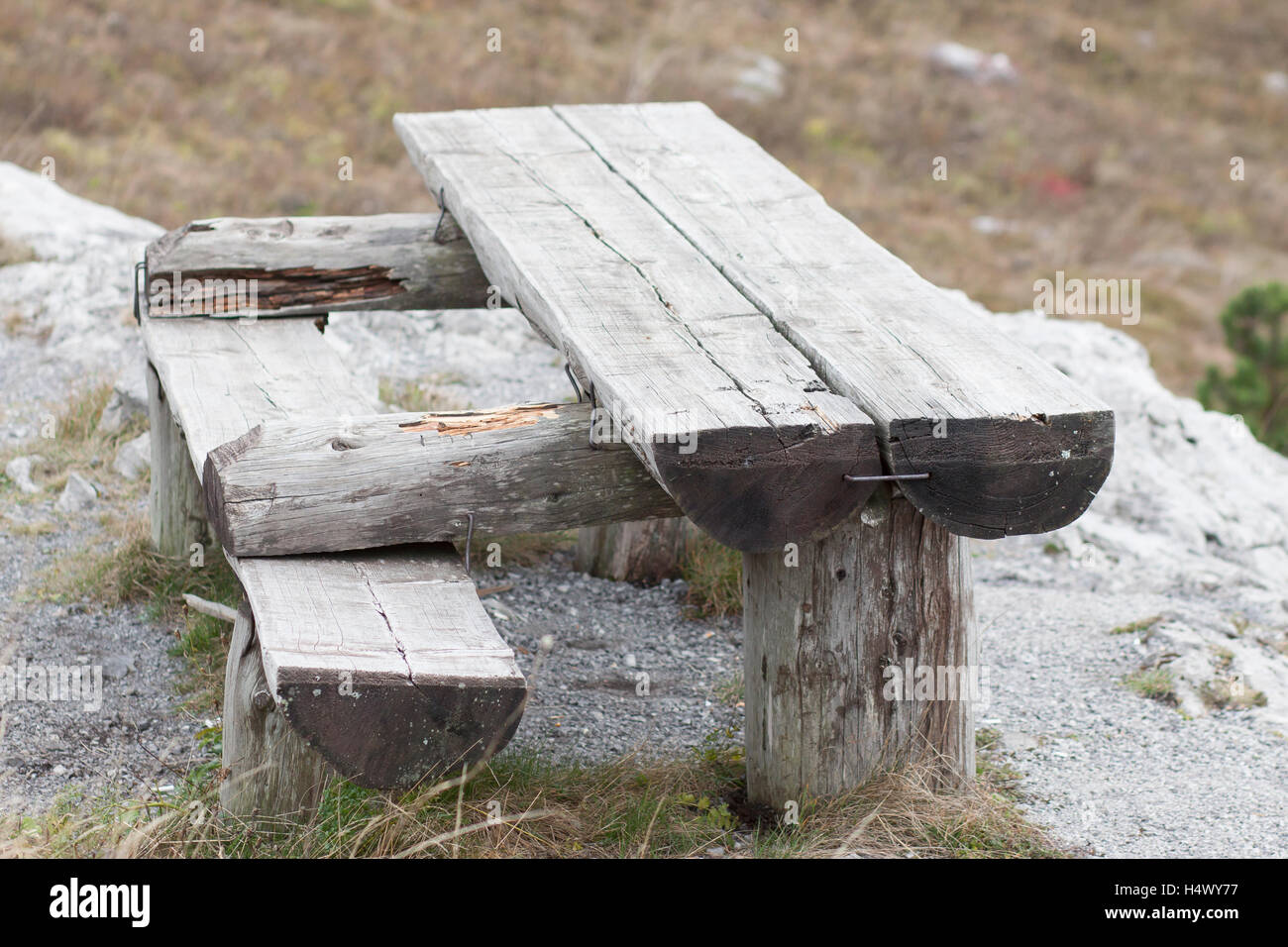 Wooden bench hi-res stock photography and images - Alamy