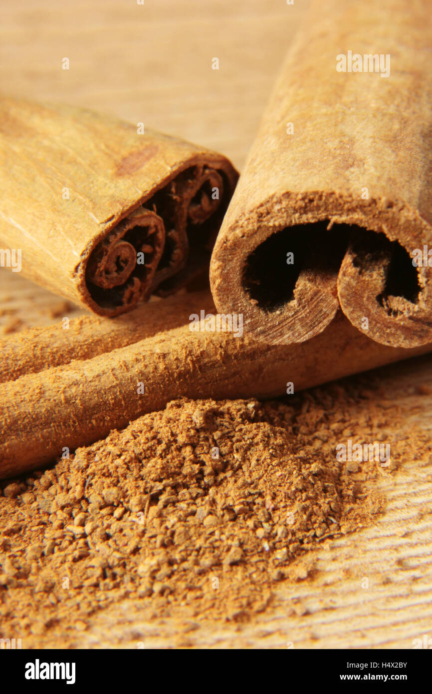 Cinnamon sticks and powder Stock Photo - Alamy