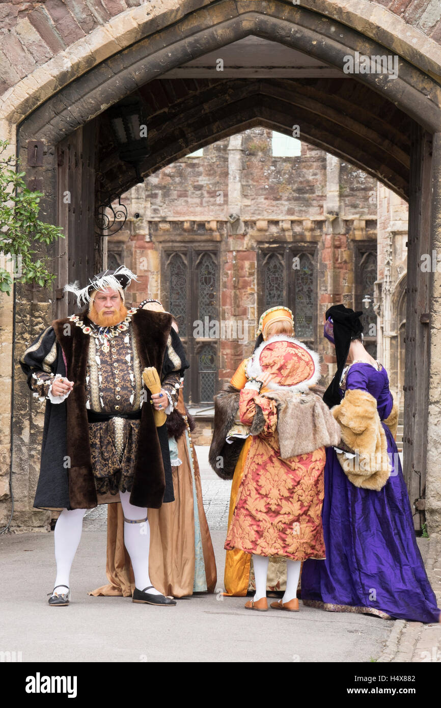 Tudor lady in waiting hi-res stock photography and images - Alamy