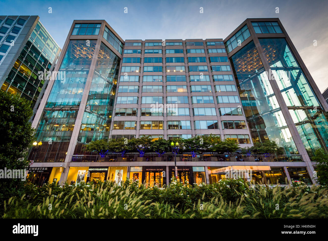 Modern building in downtown Washington, DC Stock Photo - Alamy
