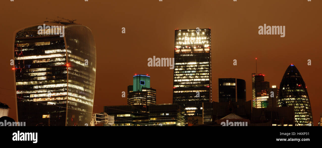 London skyline at night Stock Photo - Alamy