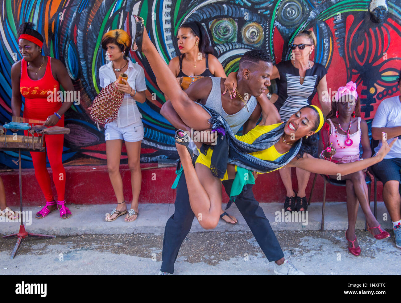 Rumba dancers in Havana Cuba Stock Photo - Alamy