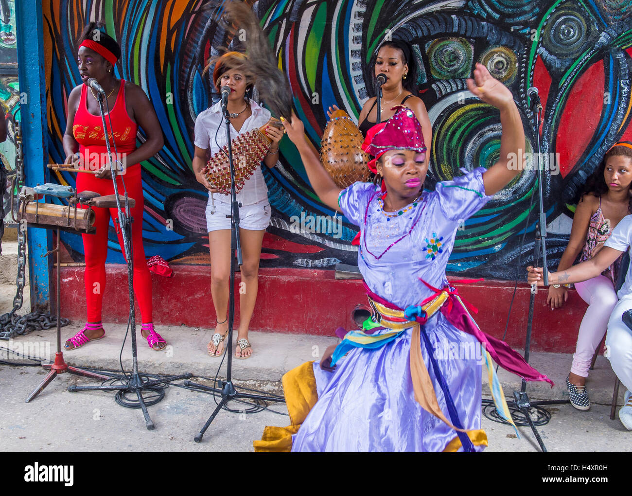 Rumba dancers in Havana Cuba Stock Photo - Alamy