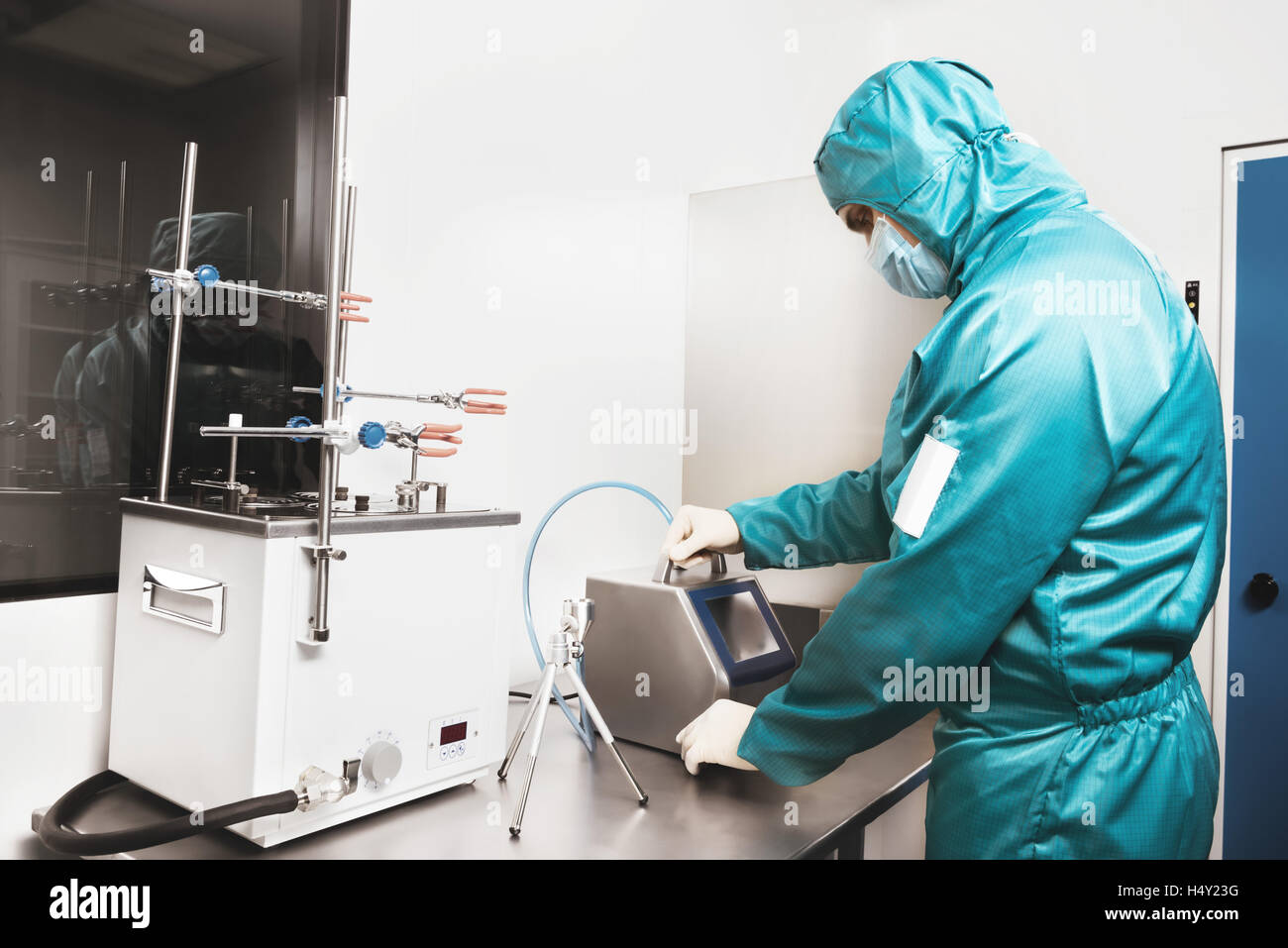 Laboratory test scientific research hi-res stock photography and images ...