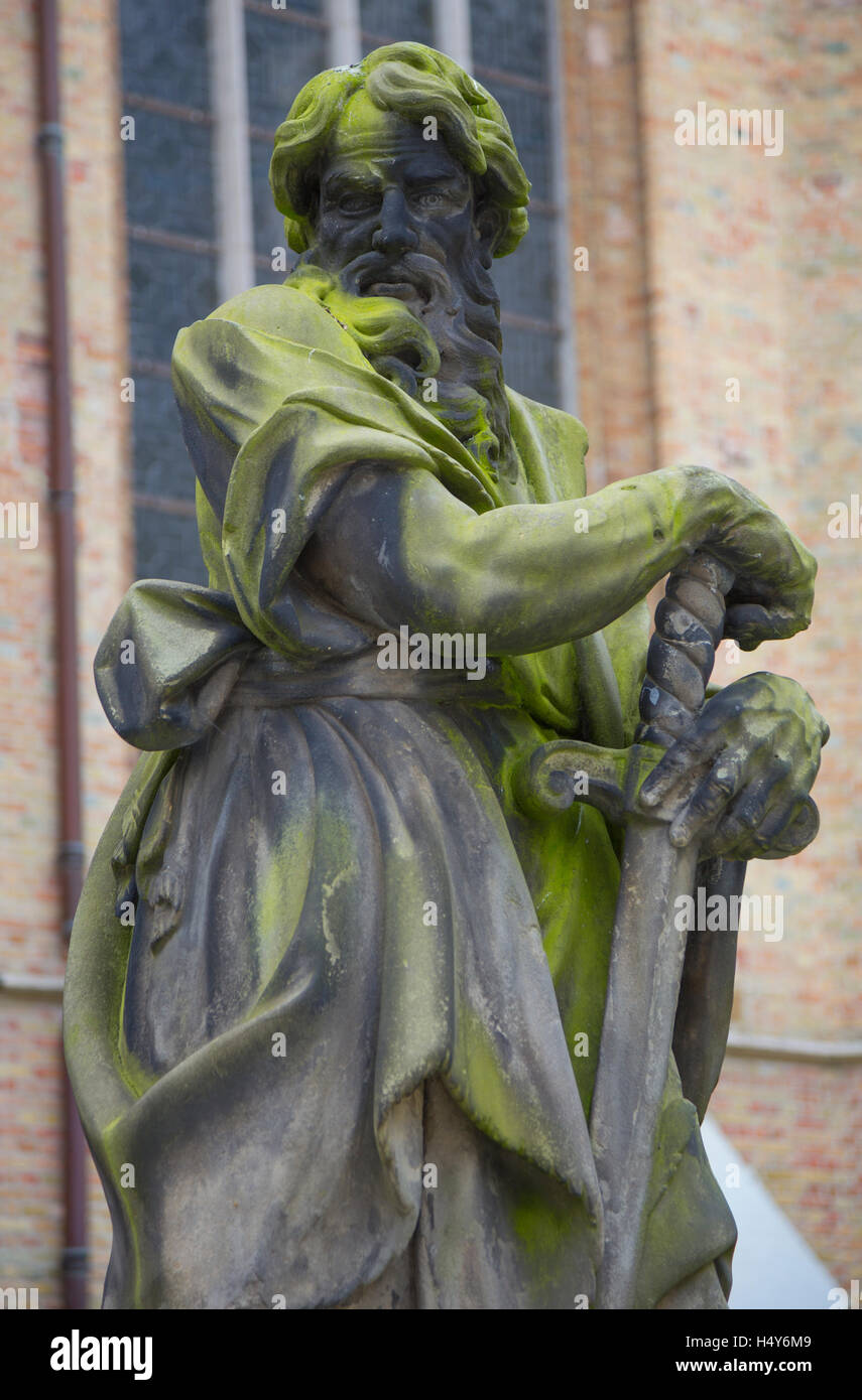 Statue of the Peter the Apostle in front of Sint-Salvator Cathedral ...