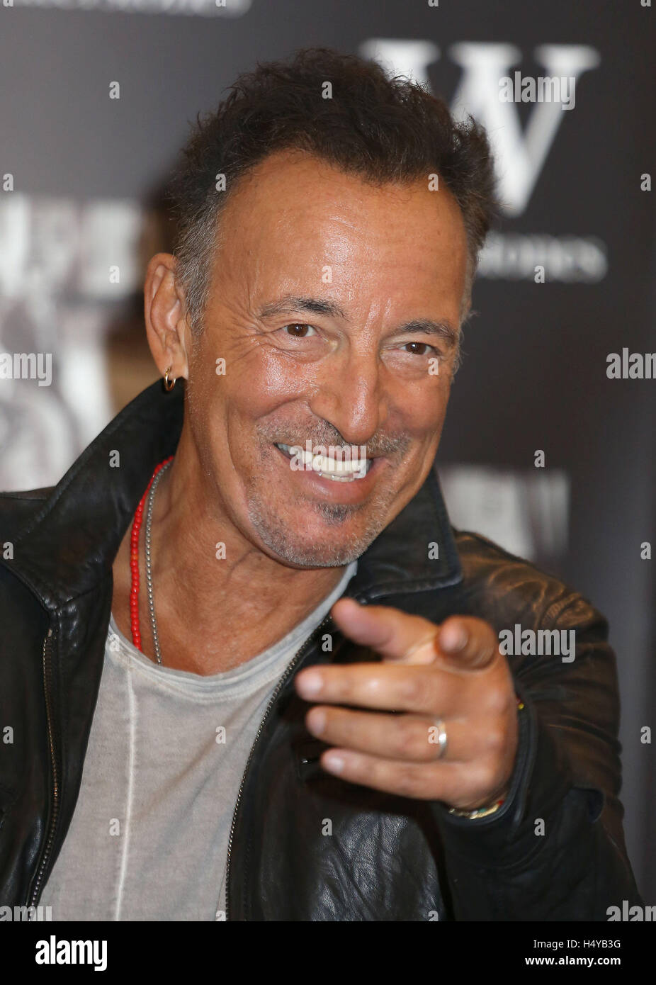 Bruce Springsteen at a signing for his new book 'Born to Run' at ...