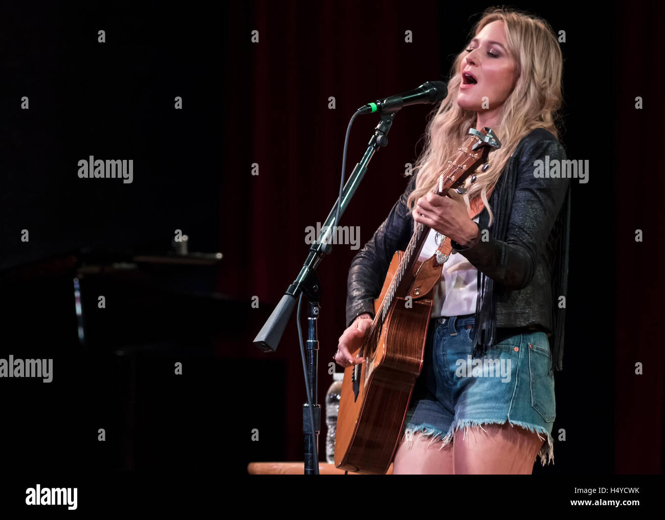 Jewel singer hi-res stock photography and images - Alamy