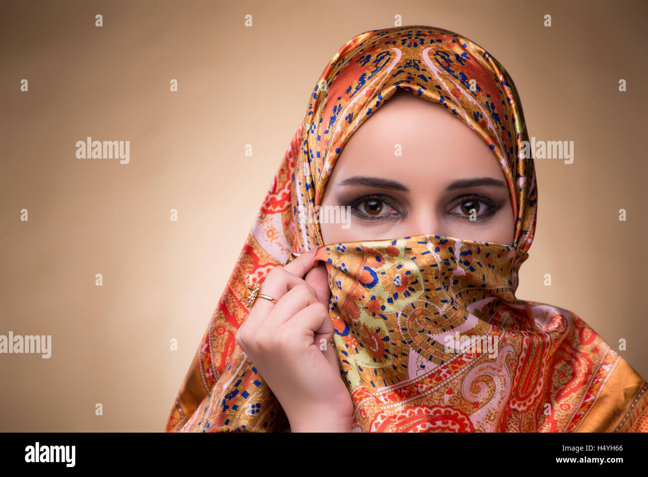 Young woman in traditional muslim clothing Stock Photo - Alamy