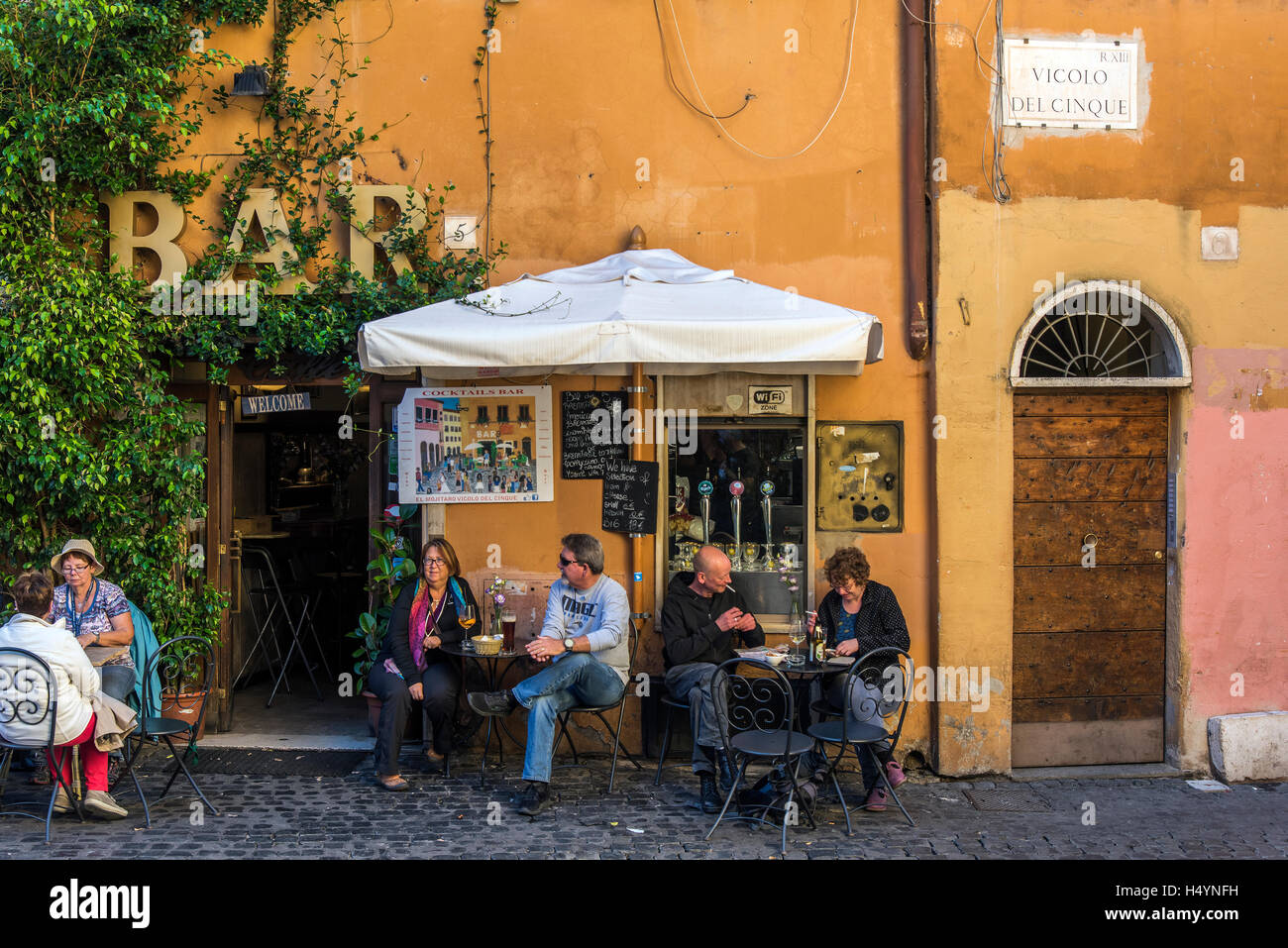 Rome cafe hi-res stock photography and images - Alamy
