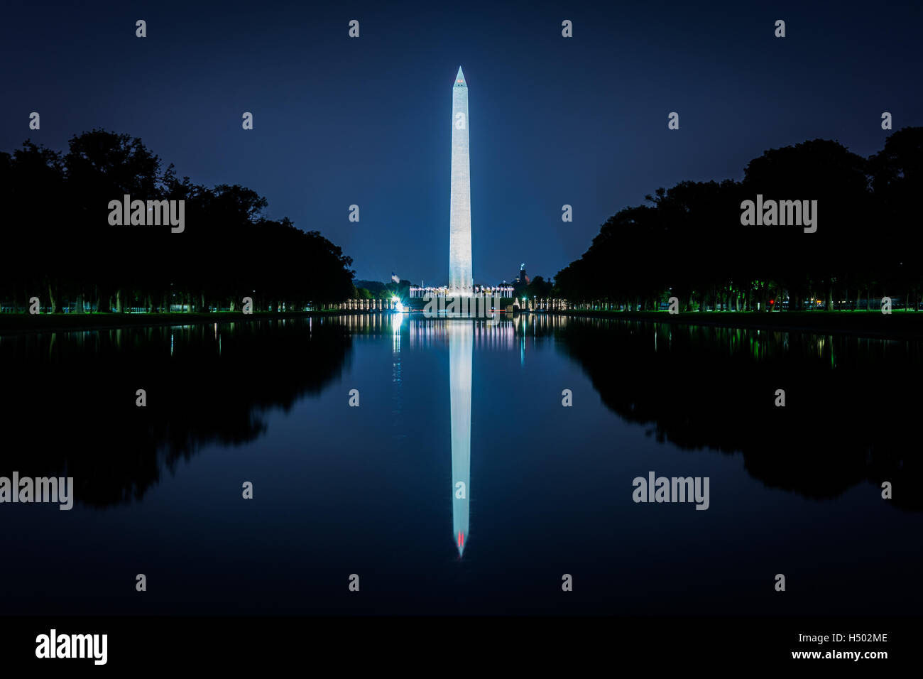 The Washington Monument reflecting in the Reflection Pool at night at ...