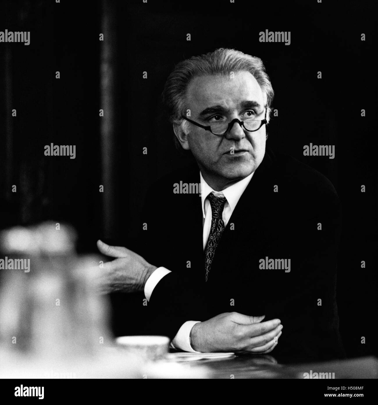 Arnold r hi-res stock photography and images - Alamy