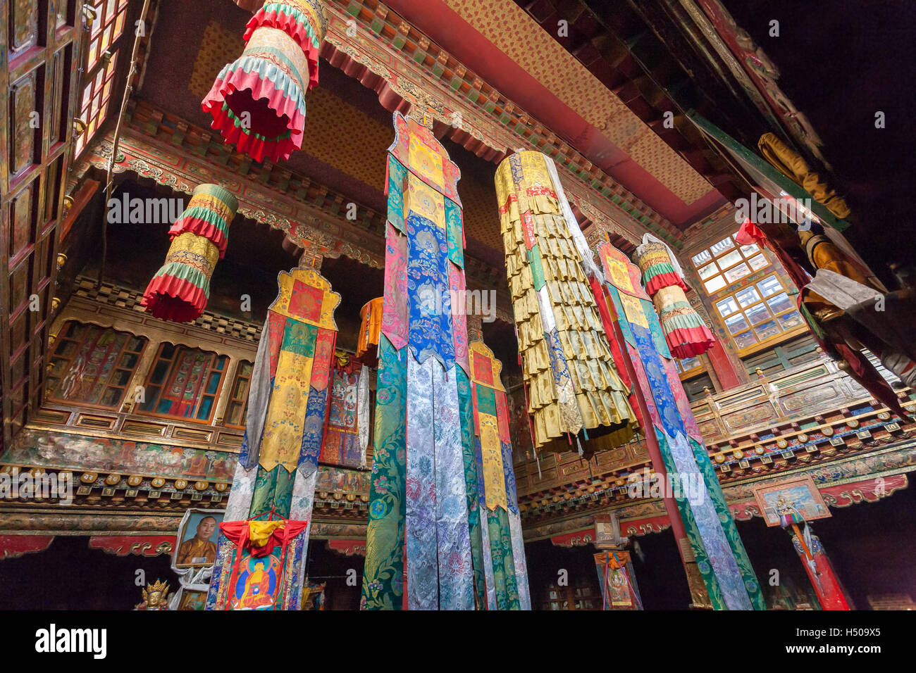 Impressive Prayer hall in Gelug monastery of Lhatse Chode Stock Photo ...