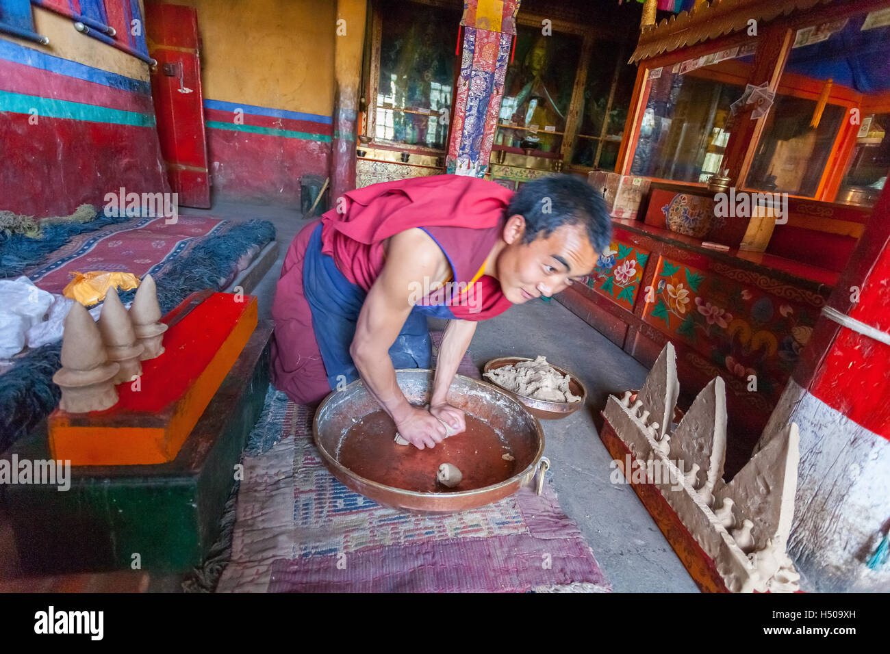 Buddhist monk rituals hi-res stock photography and images - Alamy