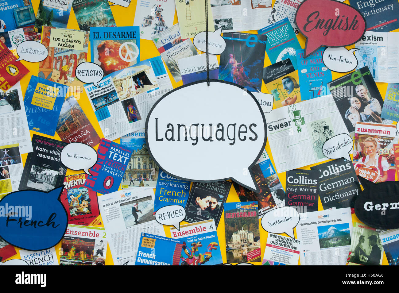 Classroom with books hi-res stock photography and images - Alamy