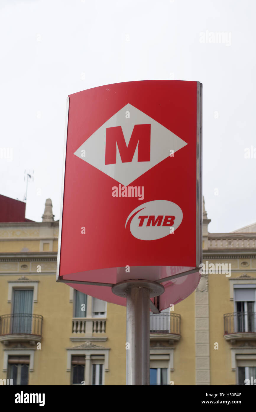 Barcelona metro logo hi-res stock photography and images - Alamy