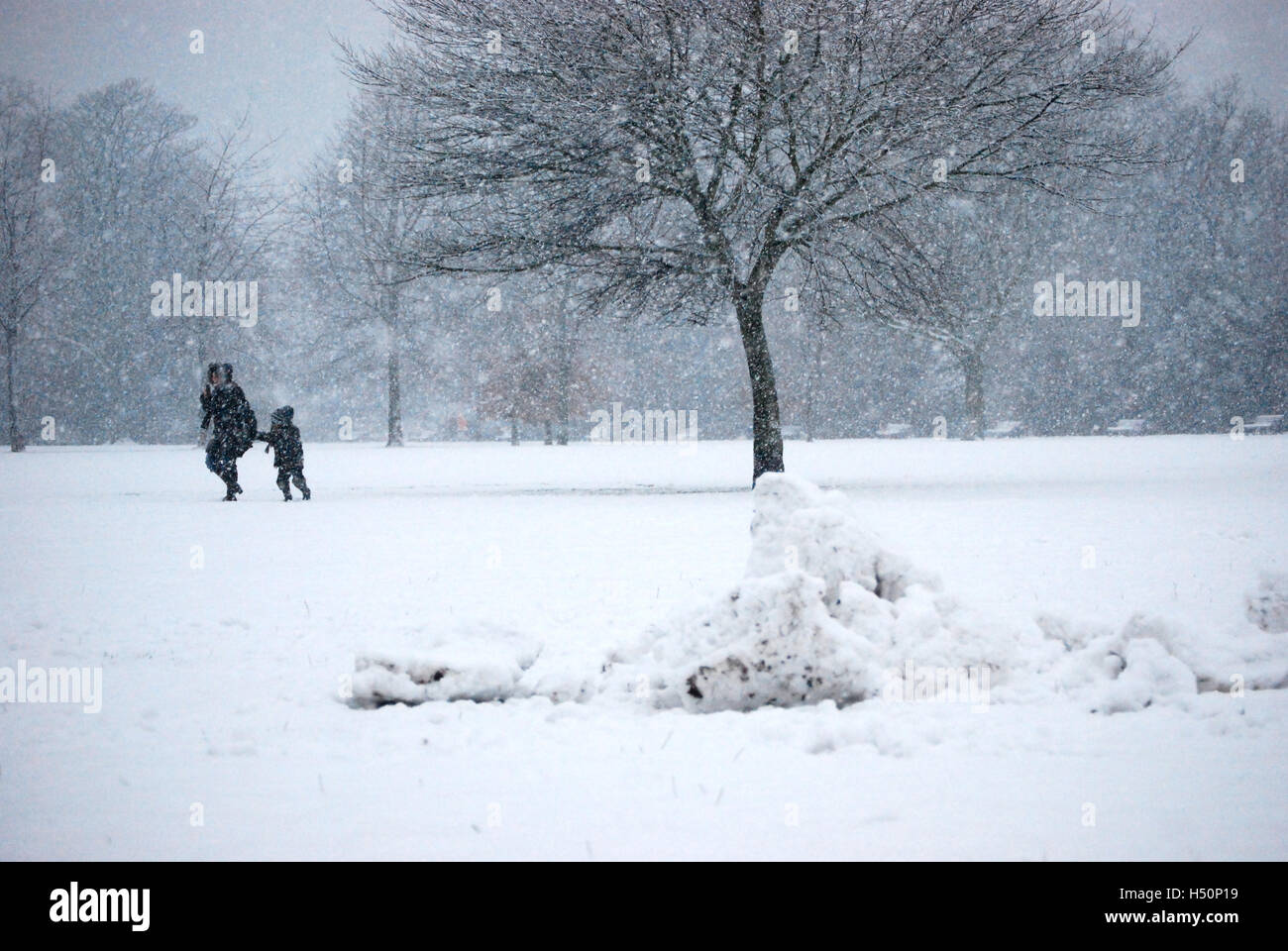 Snow in Victoria Park Stock Photo - Alamy