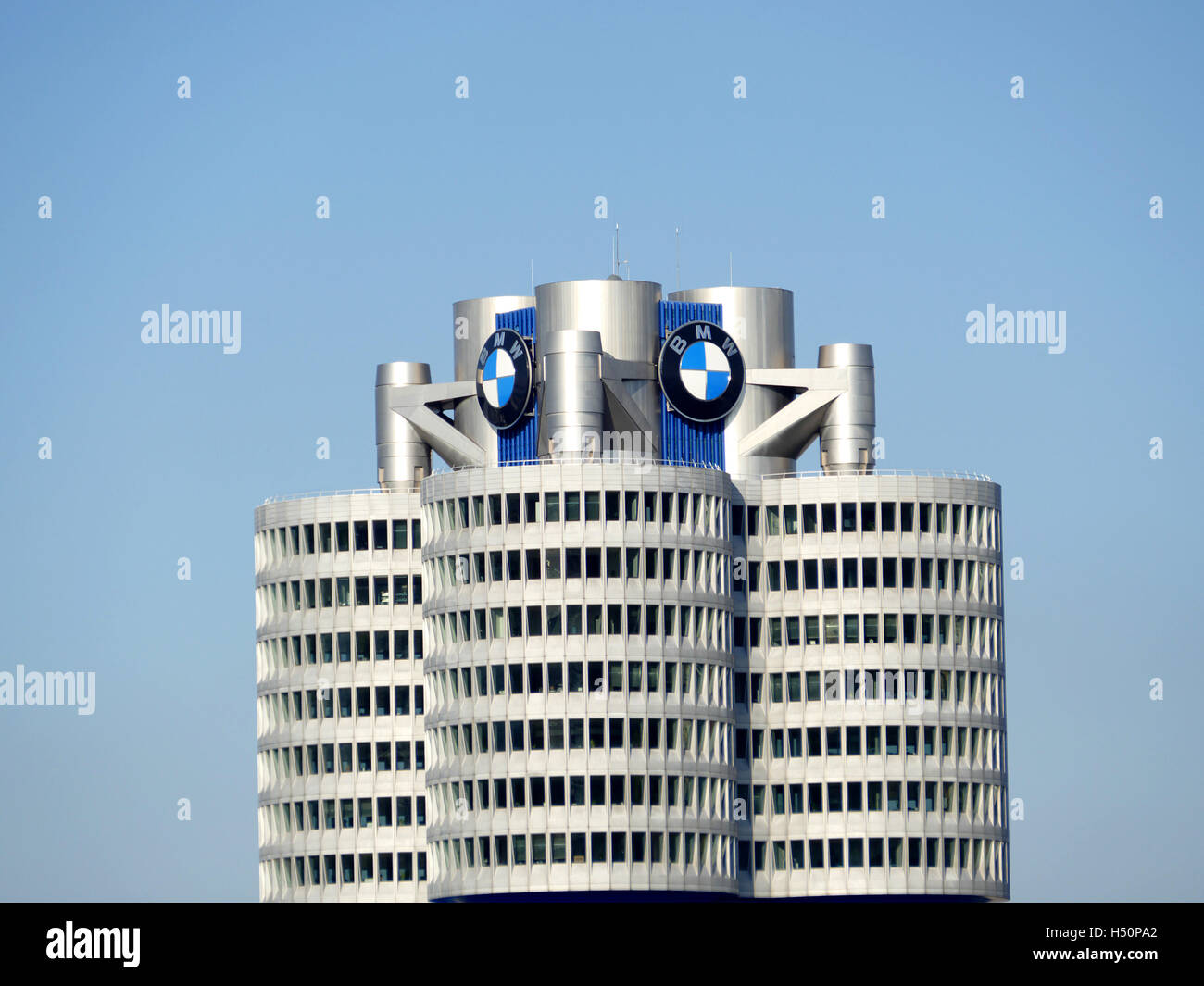 Bmw museum building hi-res stock photography and images - Alamy