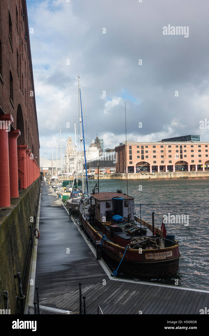 The Albert Dock Complex in the Historic Liverpool Waterfront Merseyside ...
